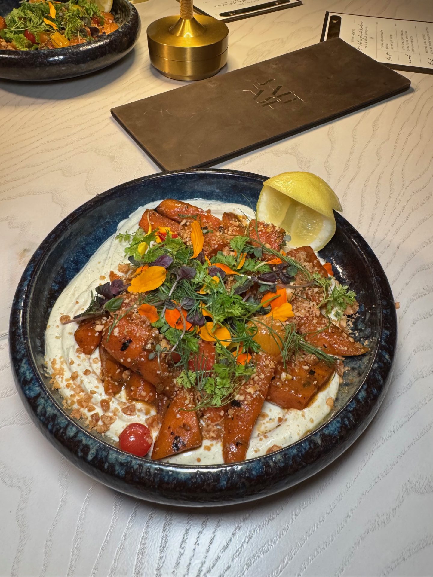 Salt + Ash by Jeremy Ford en los Florida Keys